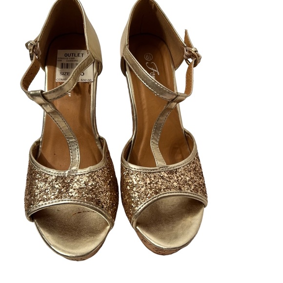 Forever 21 | Shoes | Forever Gold Sparkly Tstrap Platform Wedge Shoes ...